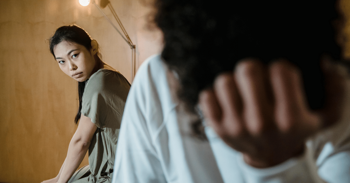 Clingy Behavior in Relationships: Causes & Solutions